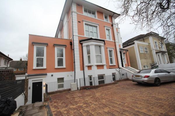 Osterley Mews - Thames Ditton