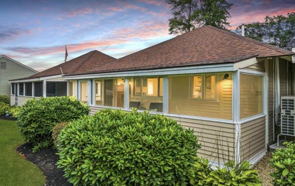 Beach Days, Poolside & Concert Nights - New Hampshire (State)