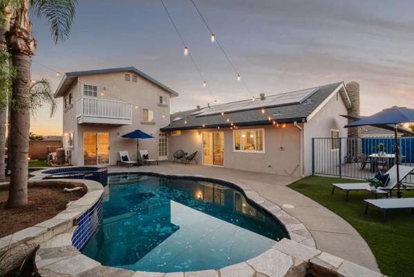 Sunlit Oasis With Heated Pool And Jacuzzi 20 Minutes To Disneyland - La Habra, CA