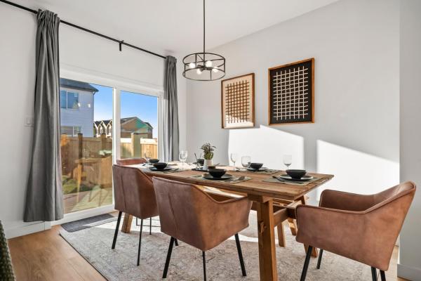 Luxe Retreat With Gym, Ping Pong, King Bed, Near Wem - Edmonton, Canada