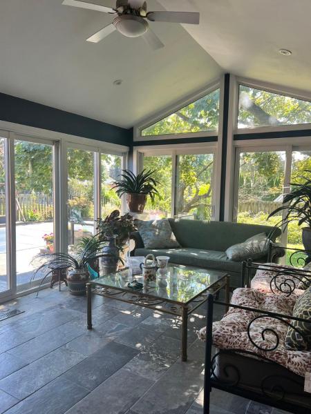 Grimsby Lakeside Vacation Home - Grimsby