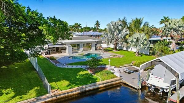 Coastal Charm - Fort Myers, FL