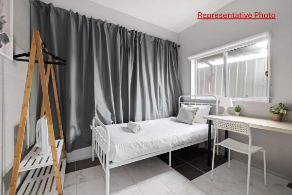 Light & Simple Single Room In Courtyard - Peakhurst Area - Shared Bathroom - Burwood