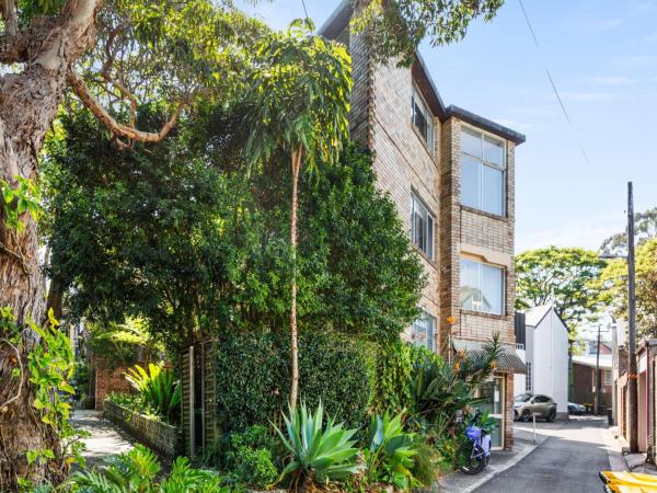 Convenient Studio In Trendy Inner-city Suburb - Surry Hills