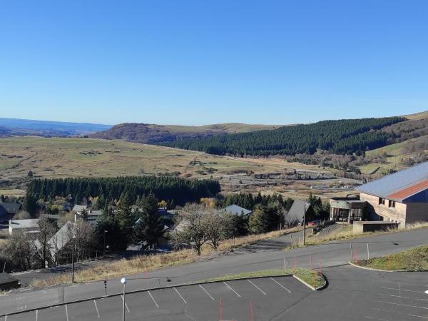 Appartement Calme à Super Besse, 5 Pers, Parking Et Piscine - Fr-1-814-173 - Lac Chambon