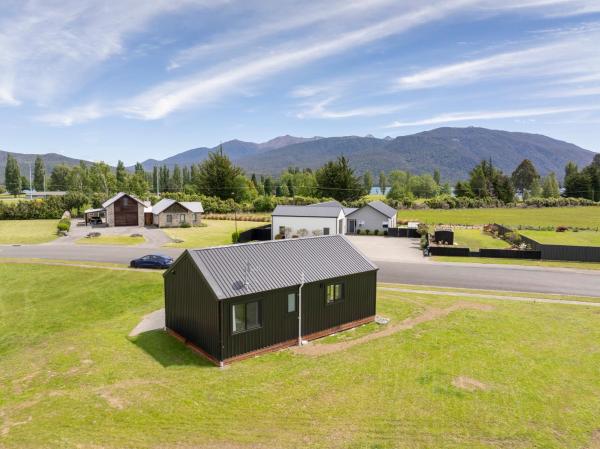 Glaisnock Cottage - Te Anau Holiday Home - Te Anau