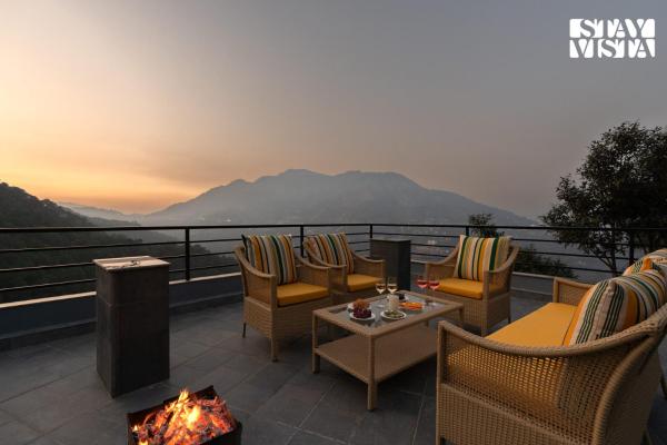 Stayvista At Eira Villa With Bonfire, Heated Pool - Solan