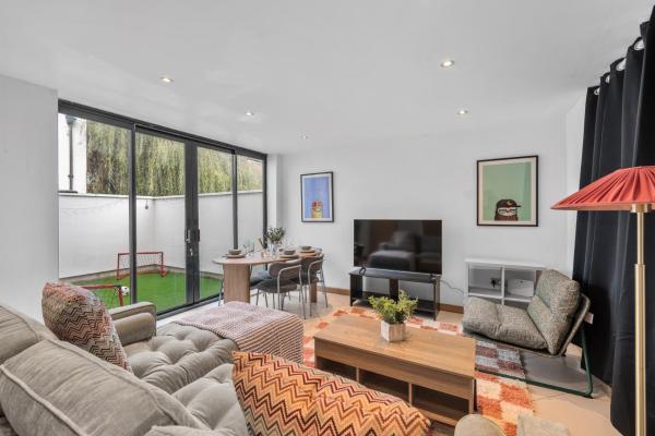 Tavistock Mews By Artsy - London