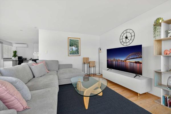 Redfern Retreat With City Views & Parking - Surry Hills