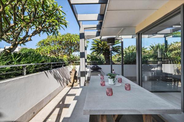 Redfern Retreat With City Views & Parking - Manly