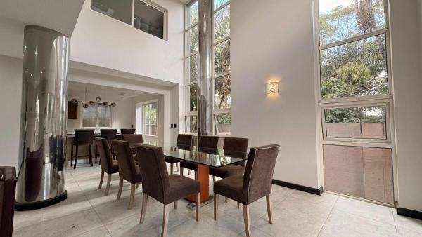 4 Bedroom Luxury House In Sandton - Johannesburg