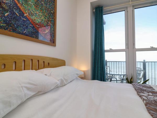 Close To Shore - Woolacombe