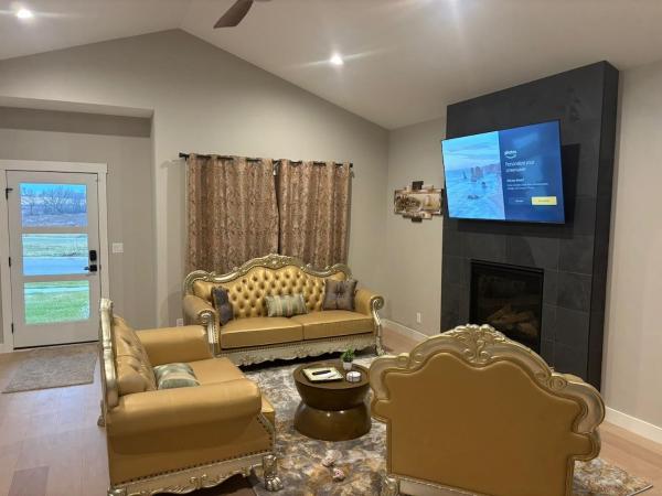 Custom Luxury Rambler In Highland Hills - Buffalo, NY