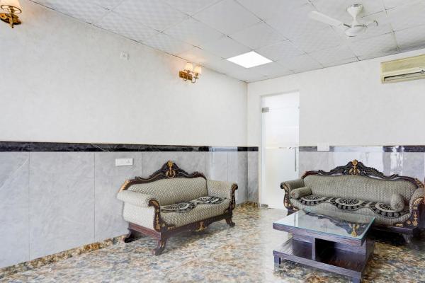 Hotel O The Pravaha - Noida