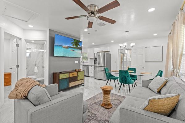 Modern 3br • Smart Tvs • Near Downtown Naples - Naples, FL
