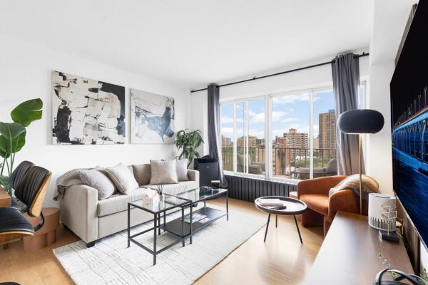 Downtown Montreal Horizon Suite With Parking - Montréal, QC