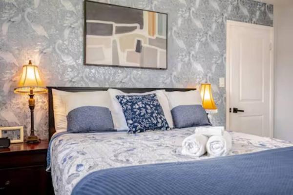 Near Tampa Hospitals Private Room Shared Apartment Medical Staff Welcome - Tampa, FL