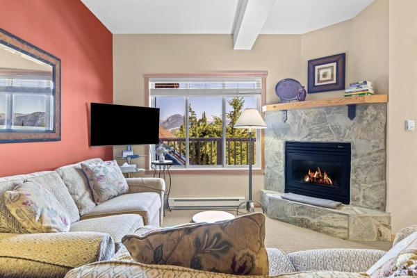 Whispering Pines 3br Townhouse Views And Private Hot Tub - Alberta