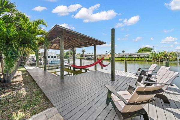 Manatee Cove Waterfront Home W Dock Pool - Cocoa Beach, FL