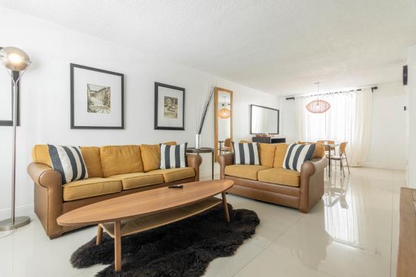 Airy Chic Zen Condo - Miami Beach, FL