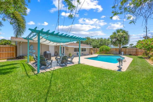 Turtle Pointe - 3br Poolside Coastal Escape - Melbourne, FL