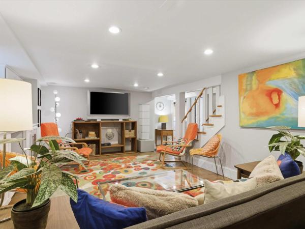 Charming 4br Bungalow - Steps To Clarendon Metro - Arlington, VA