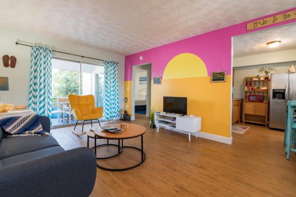 Endless Summer Awaits 1 Block From The Surf - Cocoa Beach, FL