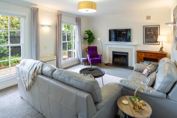 Garden Living Near Hagley Park - Large Parking - Christchurch