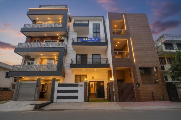 Fabhotel Corporate Stayz - Near Medanta Hospoital - Gurgaon