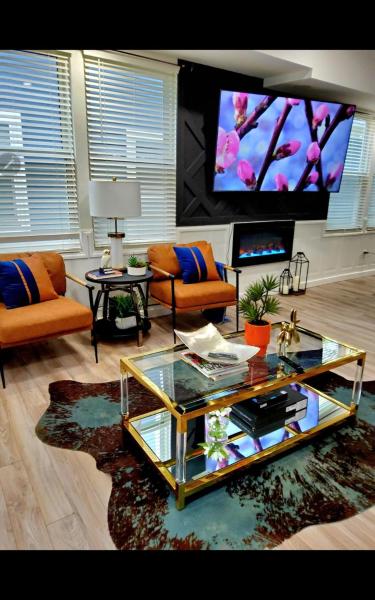 Fountain Square Dream Dwelling - Sleeps 8, Near Downtown, Stadiums & Nightlife - Indianapolis, IN