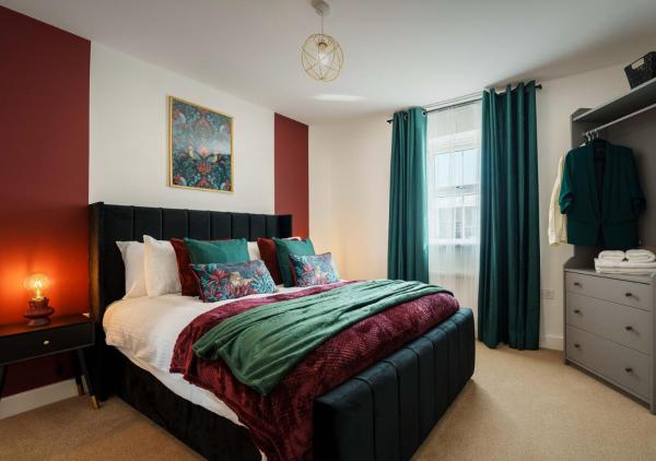 Large 4br House Leeds, Contractor Friendly - The Mend-A-Hose Jungle