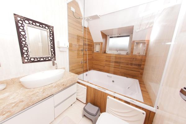 Castelinho Solemar - Suíte Premium Com Banheira Privativa E Ar - Praia Grande