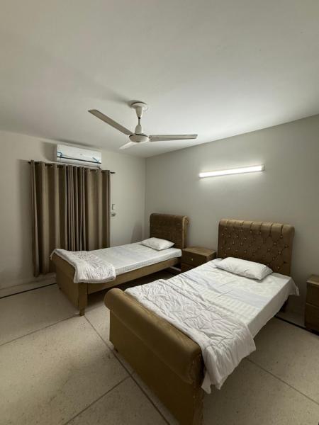 3 Bedrooms Apartment In Central Islamabad Near Bluearea - 