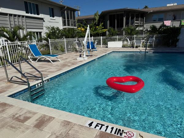 Southside Village Resort Apartments By Lucky Vacation Homes - Sarasota, FL