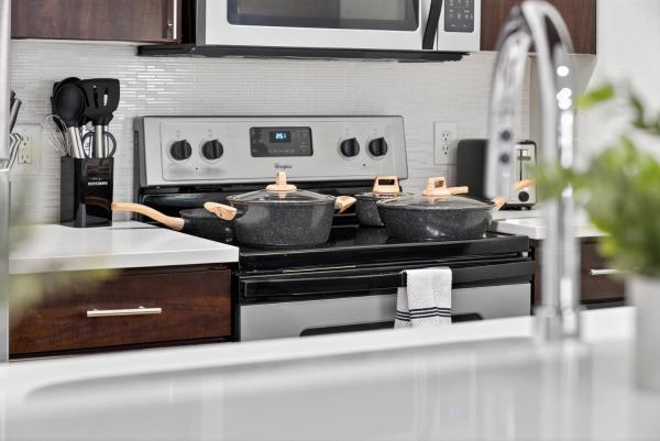 Stylish One Bedroom Uptown Dallas Stay With Free Parking Near West Village - Dallas, TX