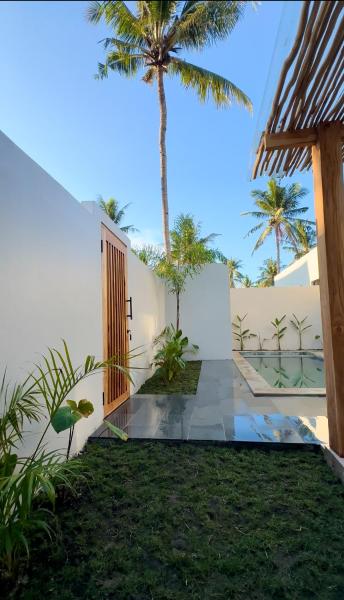 Villa Canaria, Luxury Villa With Private Pool And Kitchen - Gili Islands