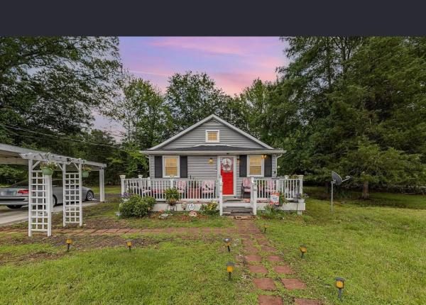 Country Living Near City - Virginia