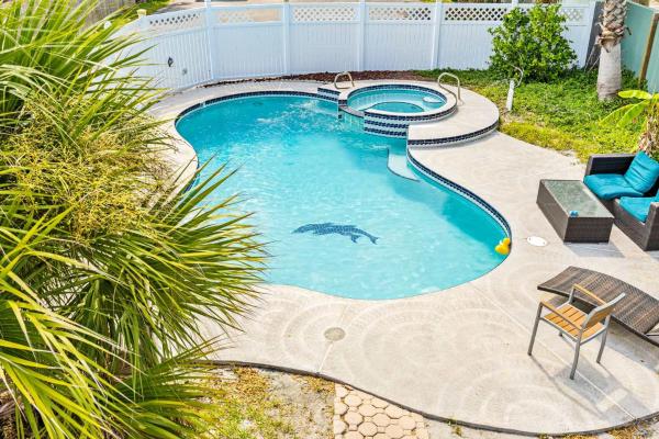 Entire Waterfront House Steps From The Beach - Cocoa Beach, FL