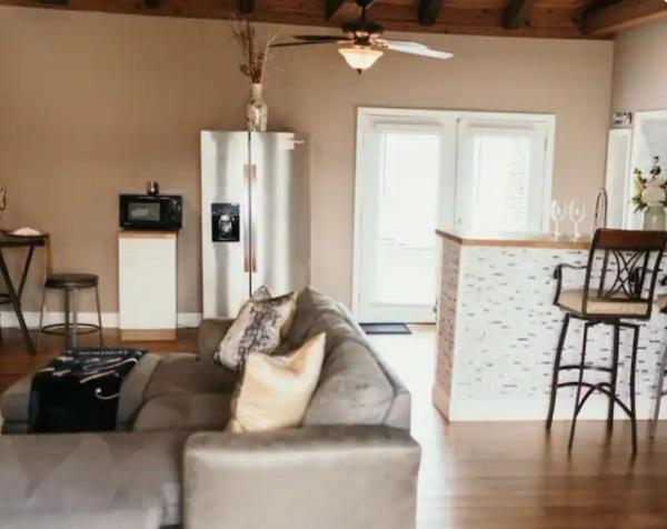 Couples Guesthouse, Jacuzzi, Sauna, Pool - Indiana (State)