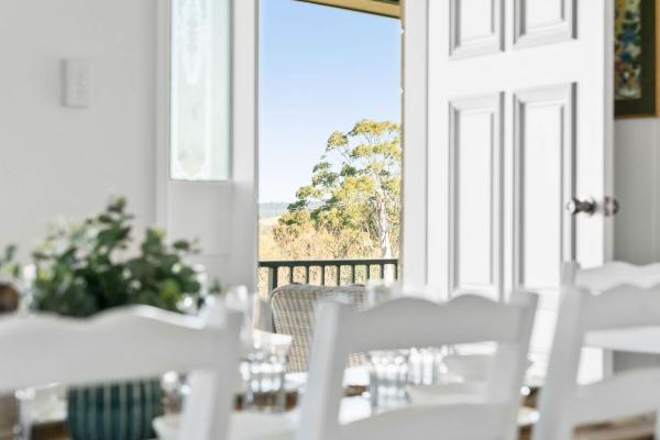 Mountain Views Milton - Renovated Home Near Village - Australia