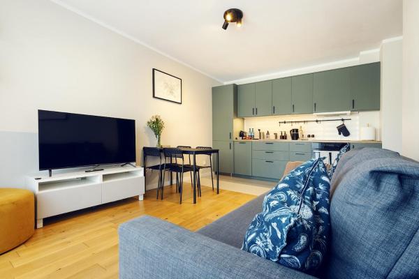 Spacious 3-room Apartment - Wrocław City Centre - Free Parking For 2 Cars & Balcony And Lift - Wrocław