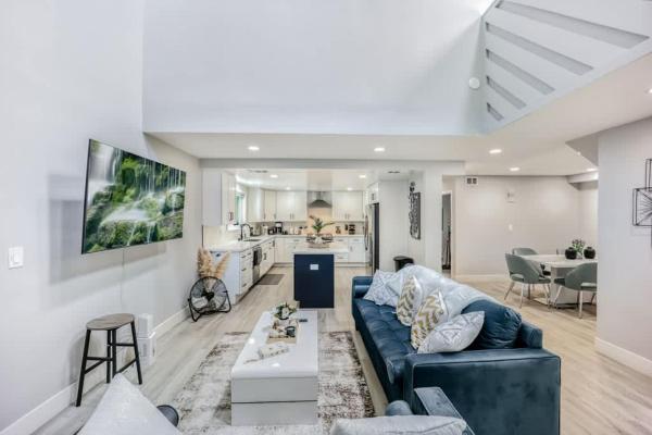 2 Luxury Townhouses Near Meta & Stanford - 493 & 497 - Palo Alto, CA