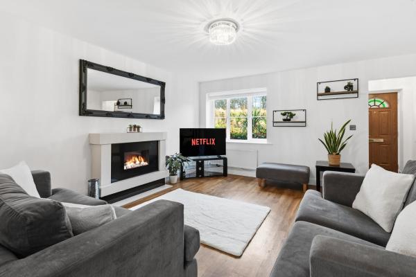 Cosy House In Newton-le-willows & Private Parking - Warrington