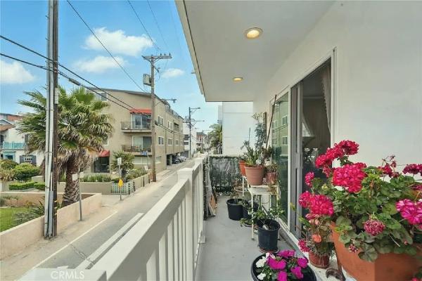 Stylish One-bedroom Marinafront Condo With Waterfront Views - Venice Beach, CA
