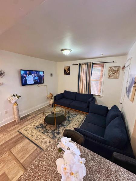 Natvy Alpha Suite - 3 Bedroom - Kangaroo, West Mifflin