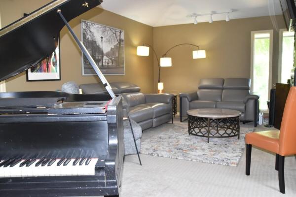 Contemporary Home On Luxurious Estate - Fort Collins, CO