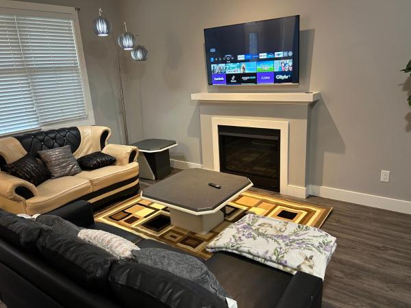 Family Friendly Home At Chappelle Garden - Edmonton