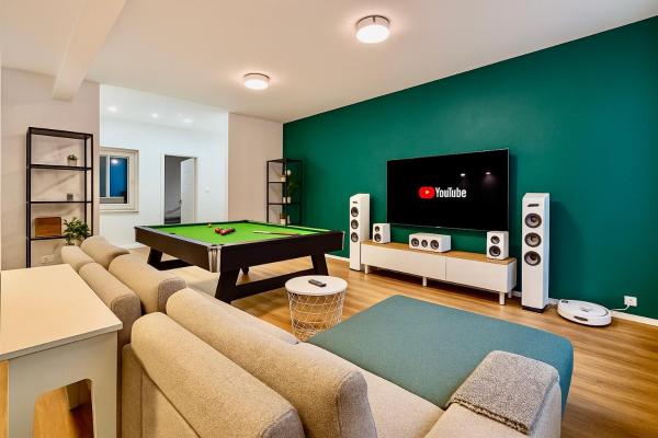 Adm Elegant Gem - Free Garage Parking, Pool Table - Bratislava