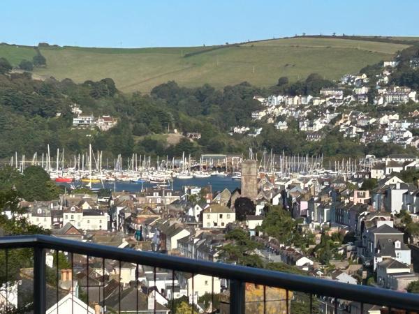 Dartmouth, 10 Minute Walk To Harbour, Amazing Water & Valley Views, Beautiful 5 Bedroom, Sleeps Up To 9 - Brixham