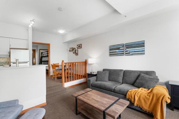 Alpenglow Lodge Bear Wonder One-bedroom By Mva - British Columbia